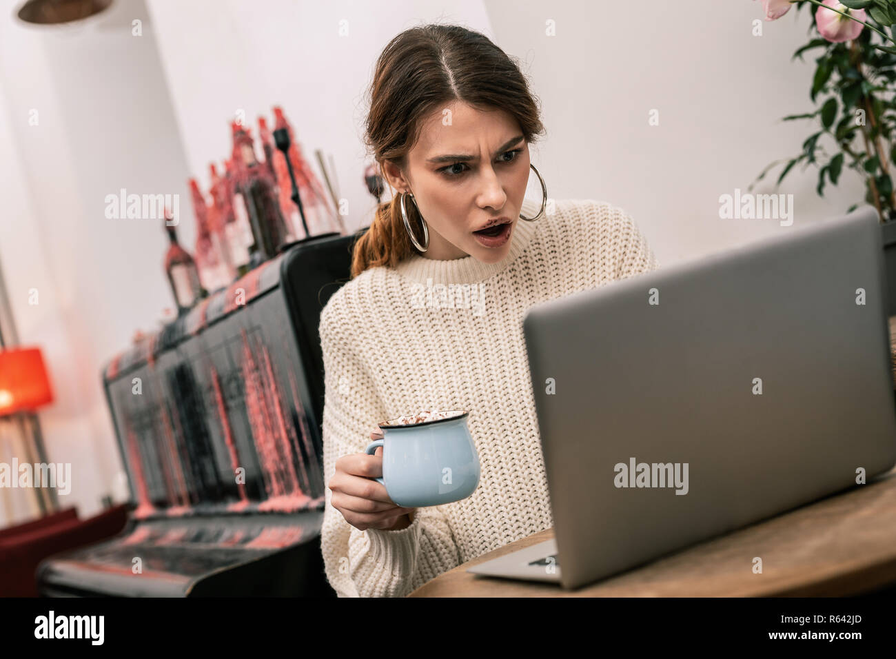 Online outraged hi-res stock photography and images - Alamy
