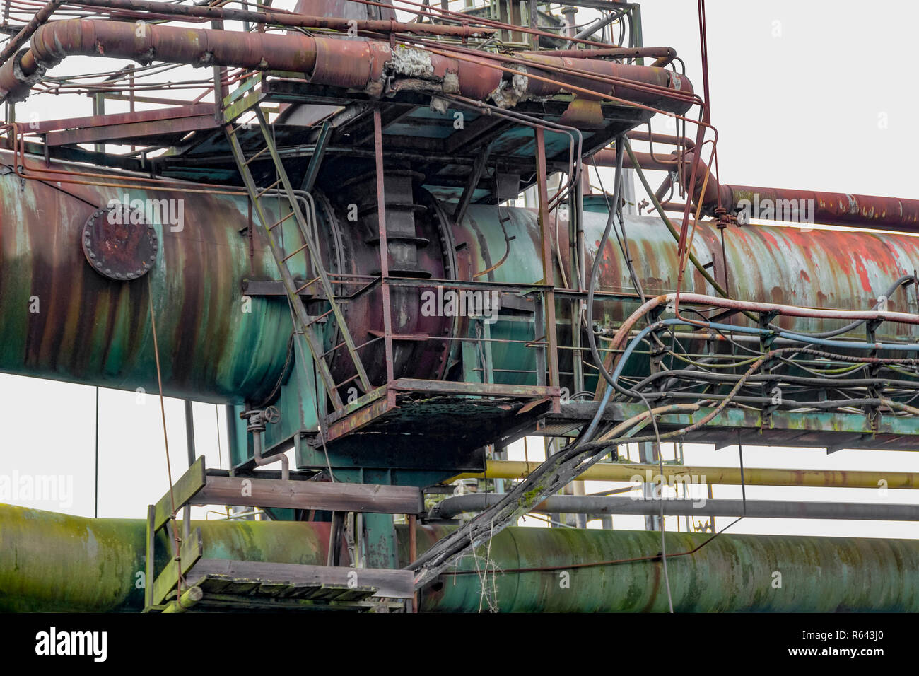 Pipe binder hi-res stock photography and images - Alamy