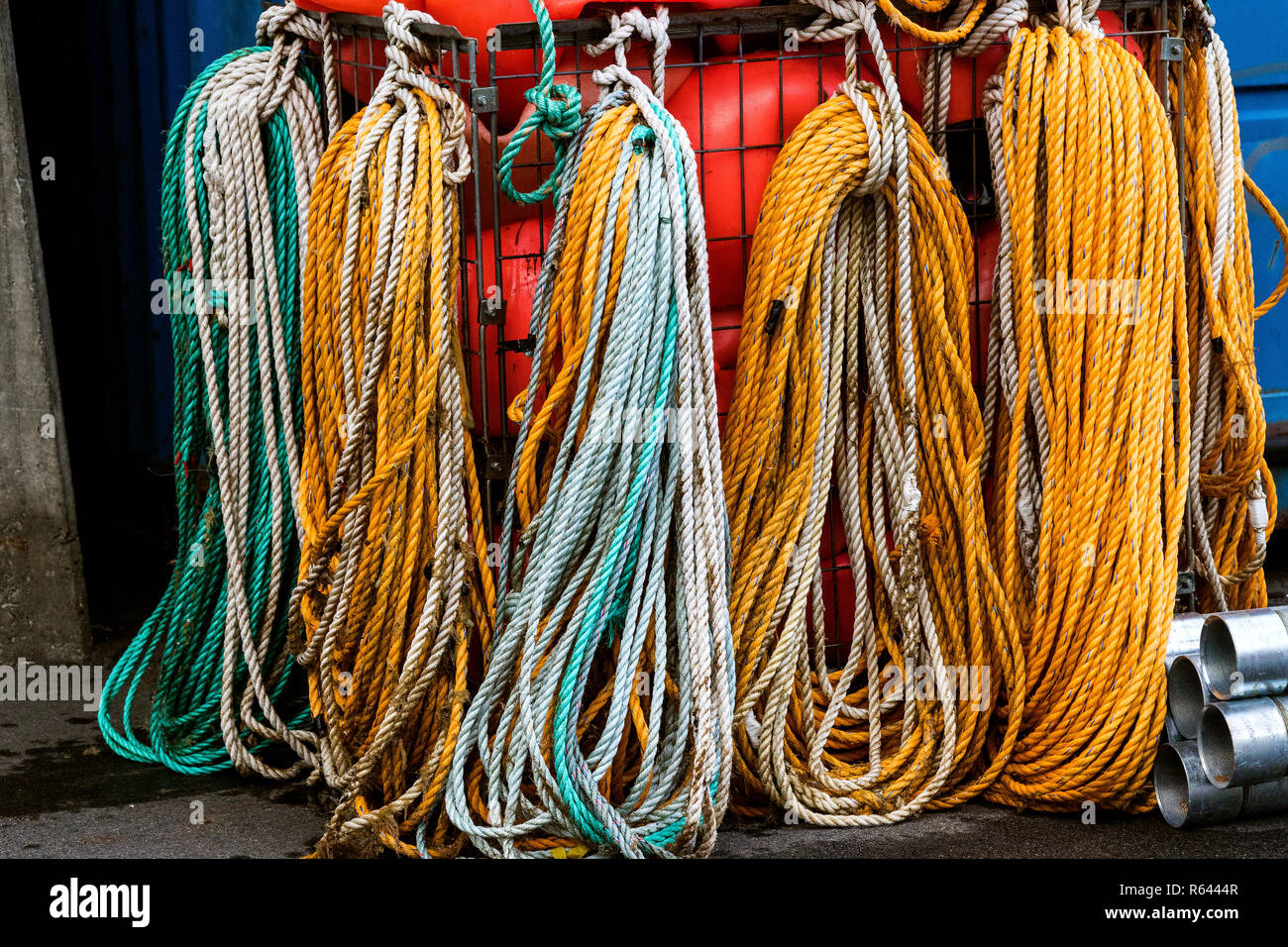 Securing ropes hi-res stock photography and images - Alamy