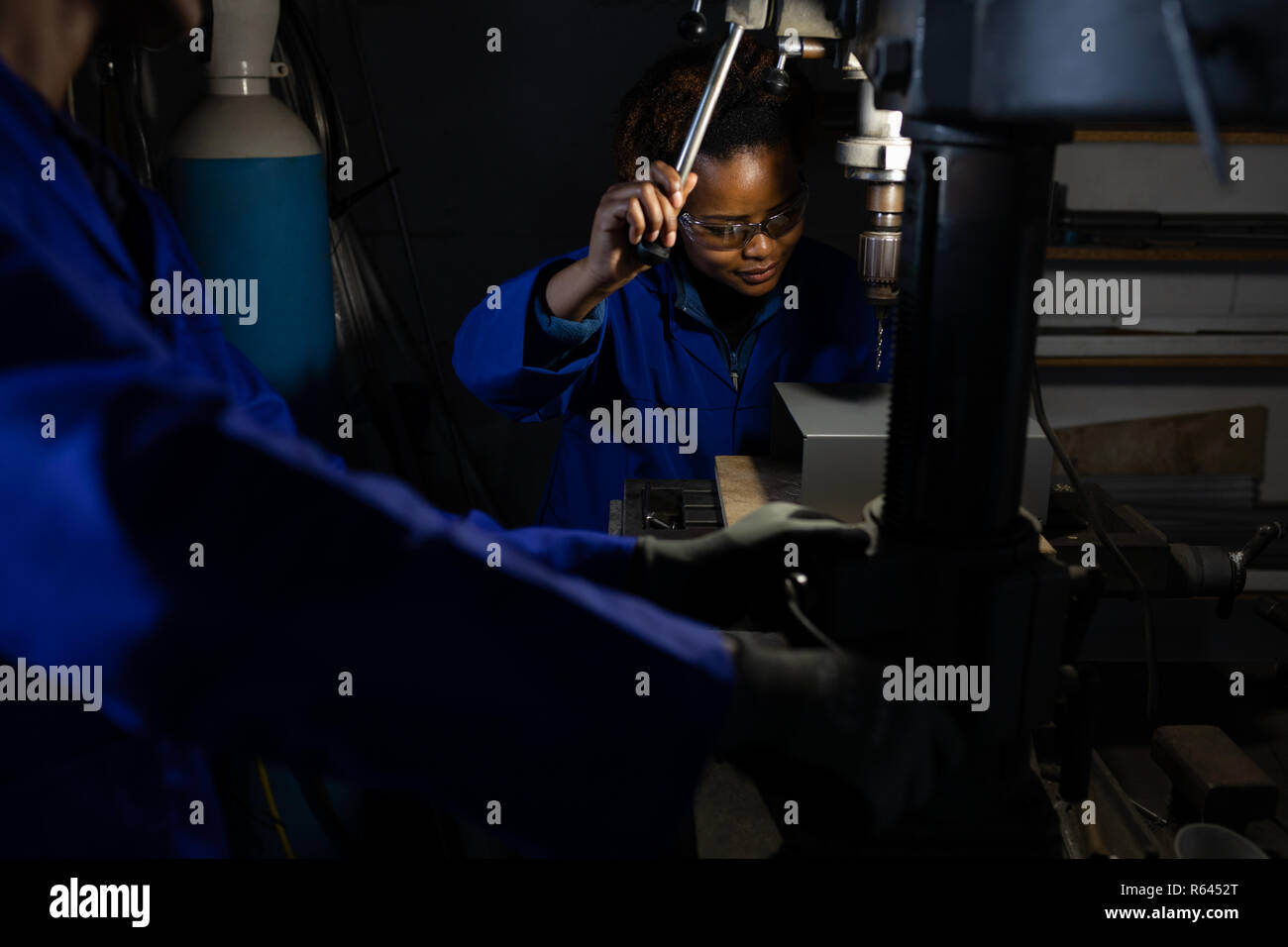 Working in glass hi-res stock photography and images - Alamy