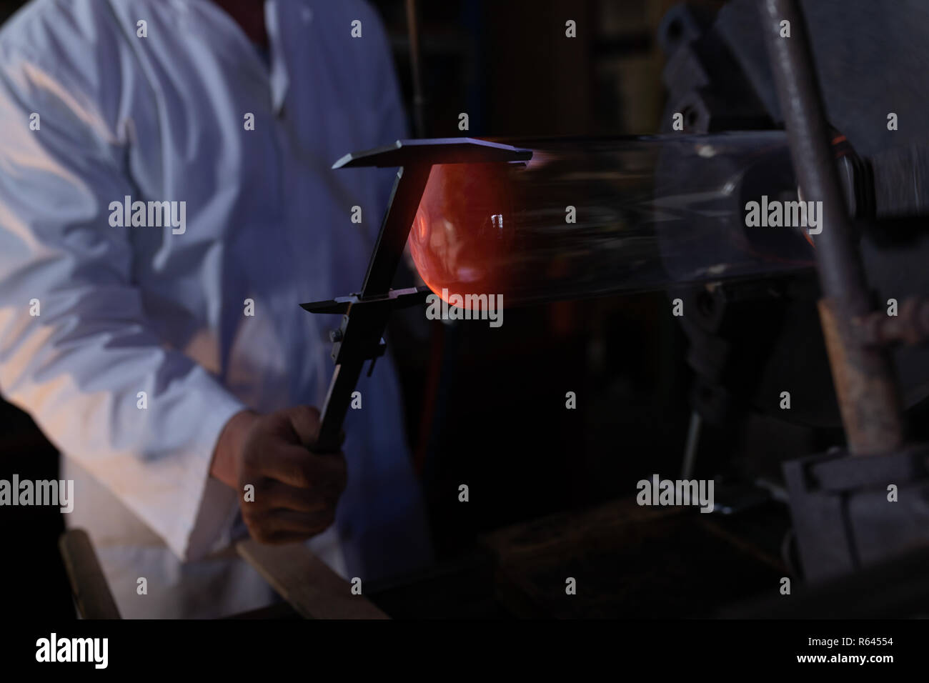 Working in glass hi-res stock photography and images - Alamy