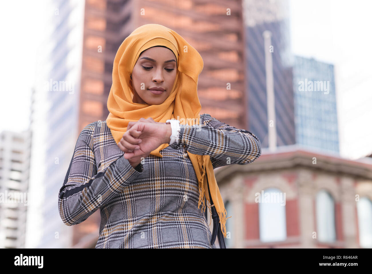 Black woman using smart watch hi-res stock photography and images - Alamy