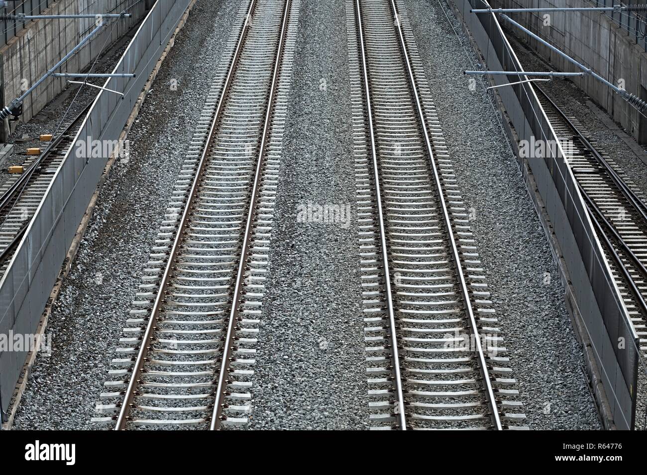Merging Railway Tracks Stock Photo - Alamy