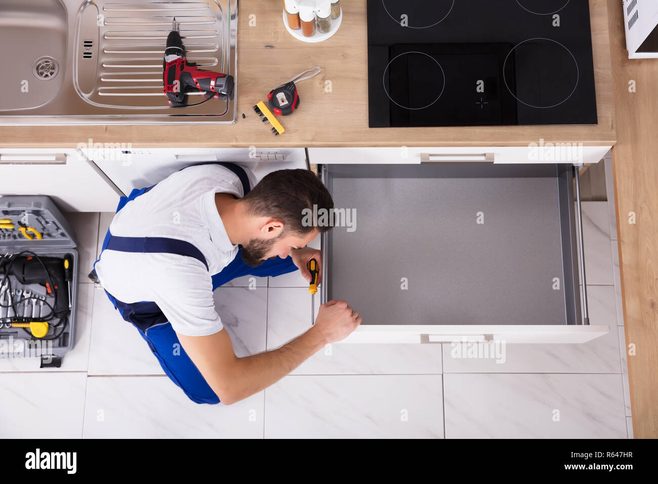 Carpenter adjusting kitchen cabinet hi-res stock photography and images ...