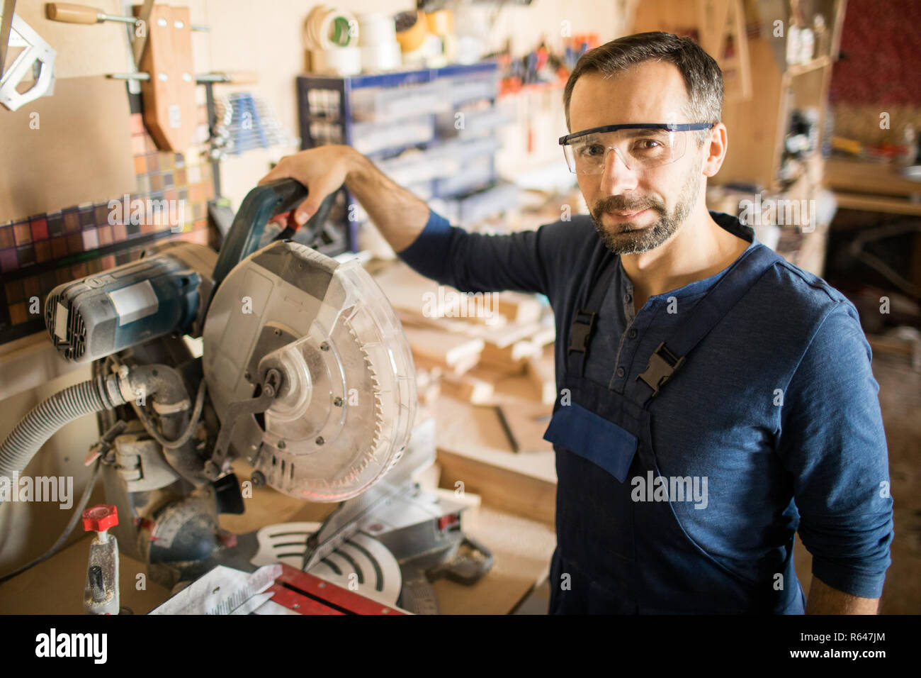 Work posing hi-res stock photography and images - Alamy