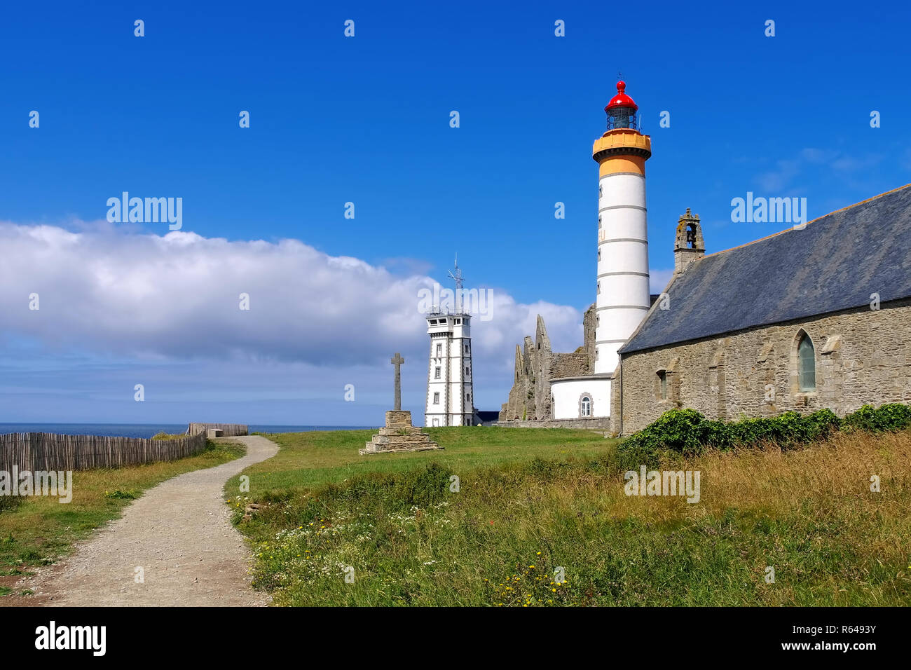 phare de saint-mathieu in brittany,france - phare de saint-mathieu in ...