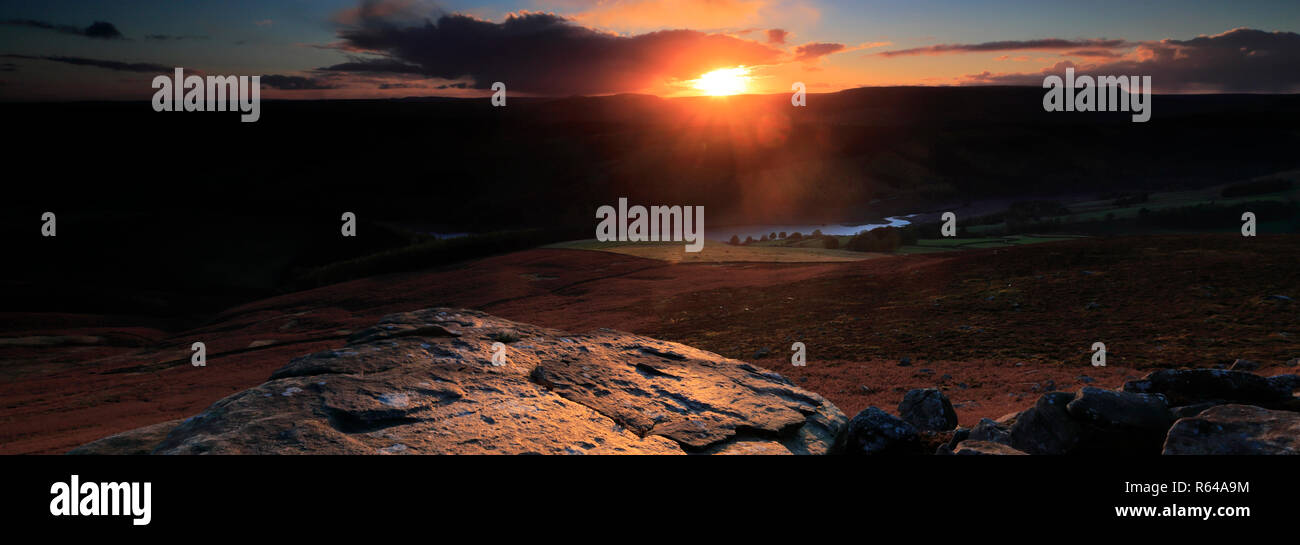 Sunset over the Derwent Moors, Upper Derwent Valley, Peak District ...