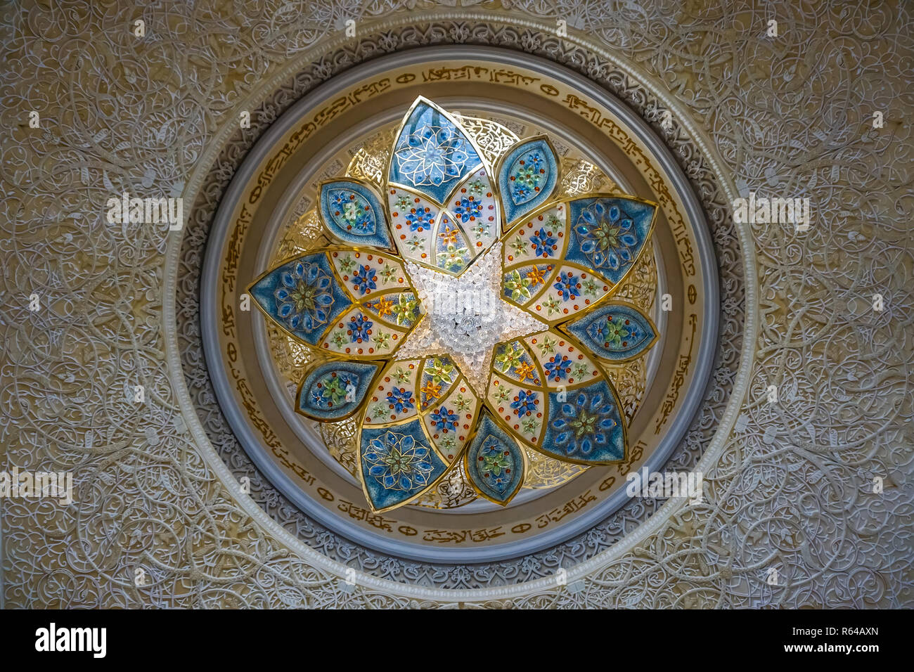 Abu Dhabi Sheikh Zayed Grand Mosque Prayers Hall Ceiling Five Edge Star ...