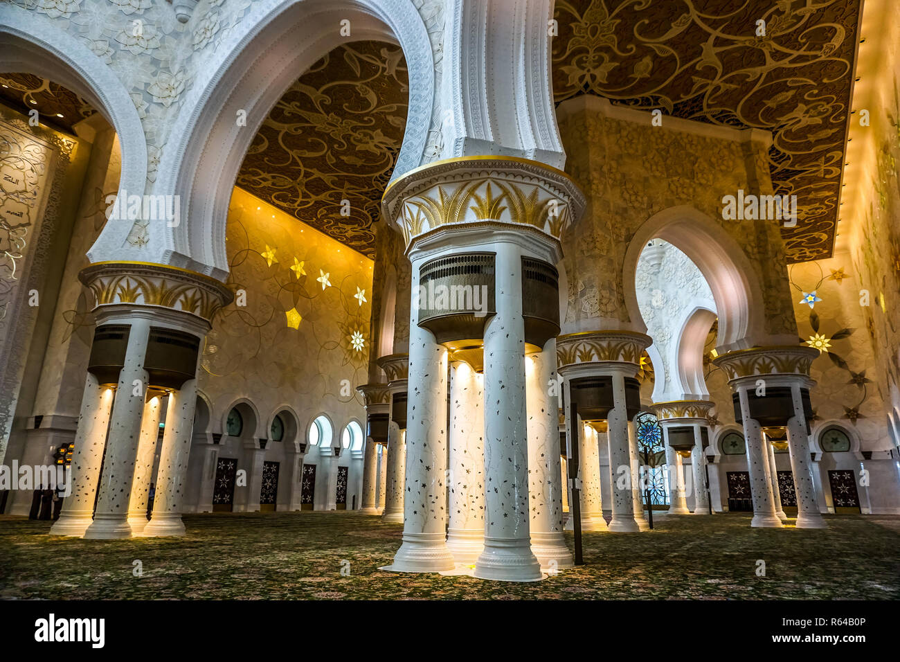 Abu Dhabi Sheikh Zayed Grand Mosque Prayers Hall with Outstanding ...
