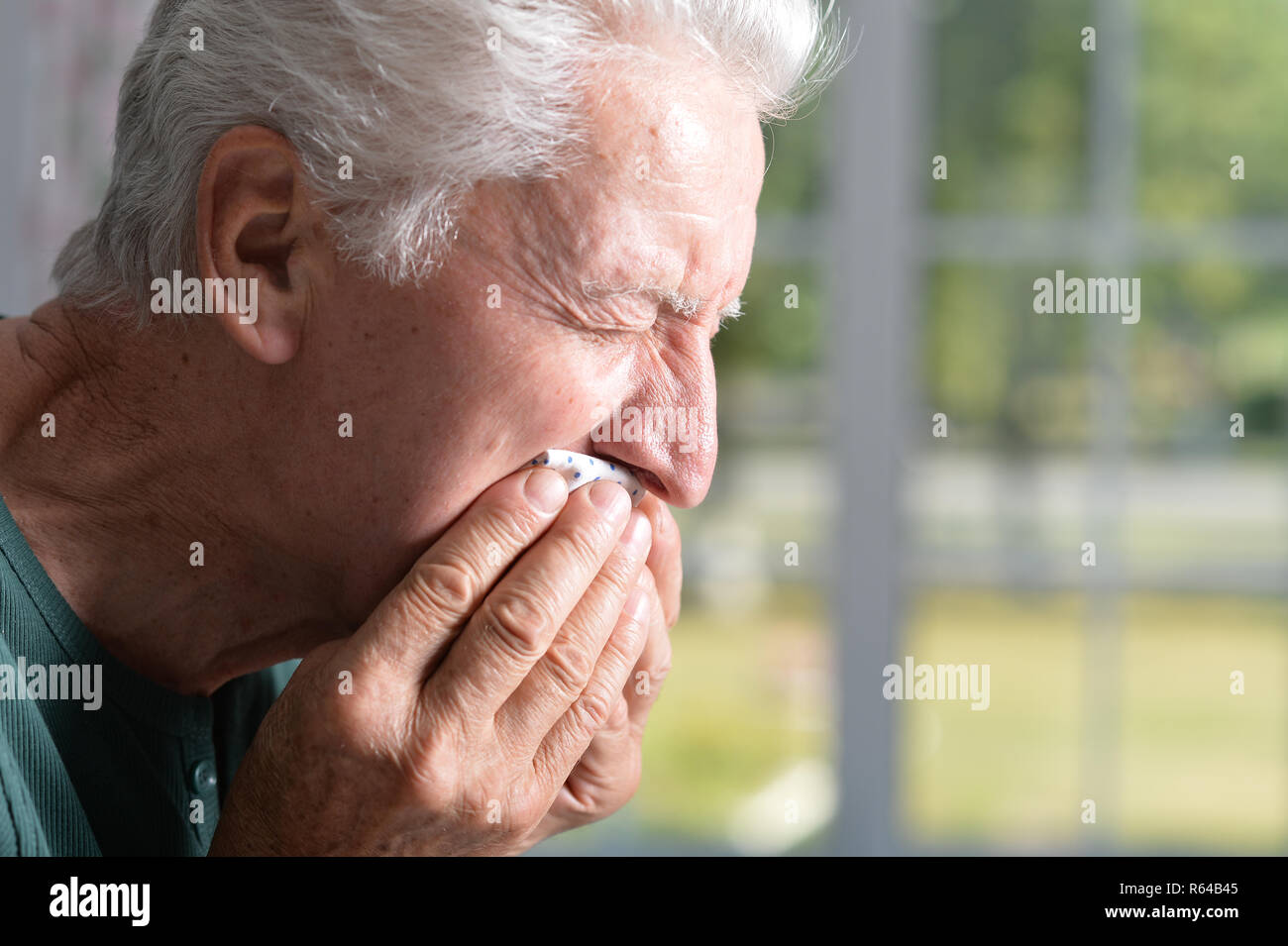 Old man with toothache hi-res stock photography and images - Alamy