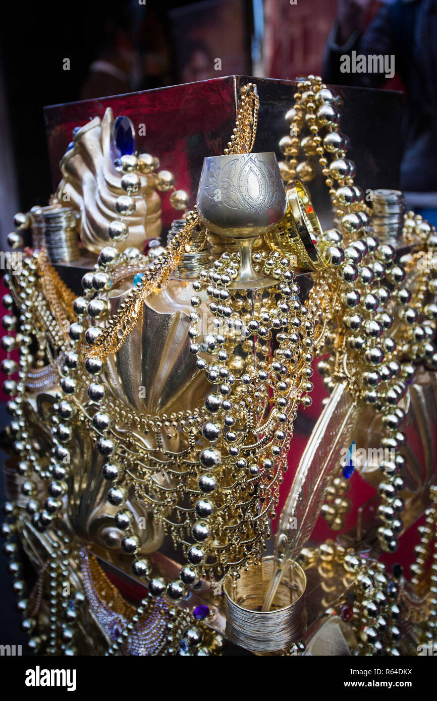 The cast of Aladdin perform as Hamleys unveil their 2018 Christmas ...