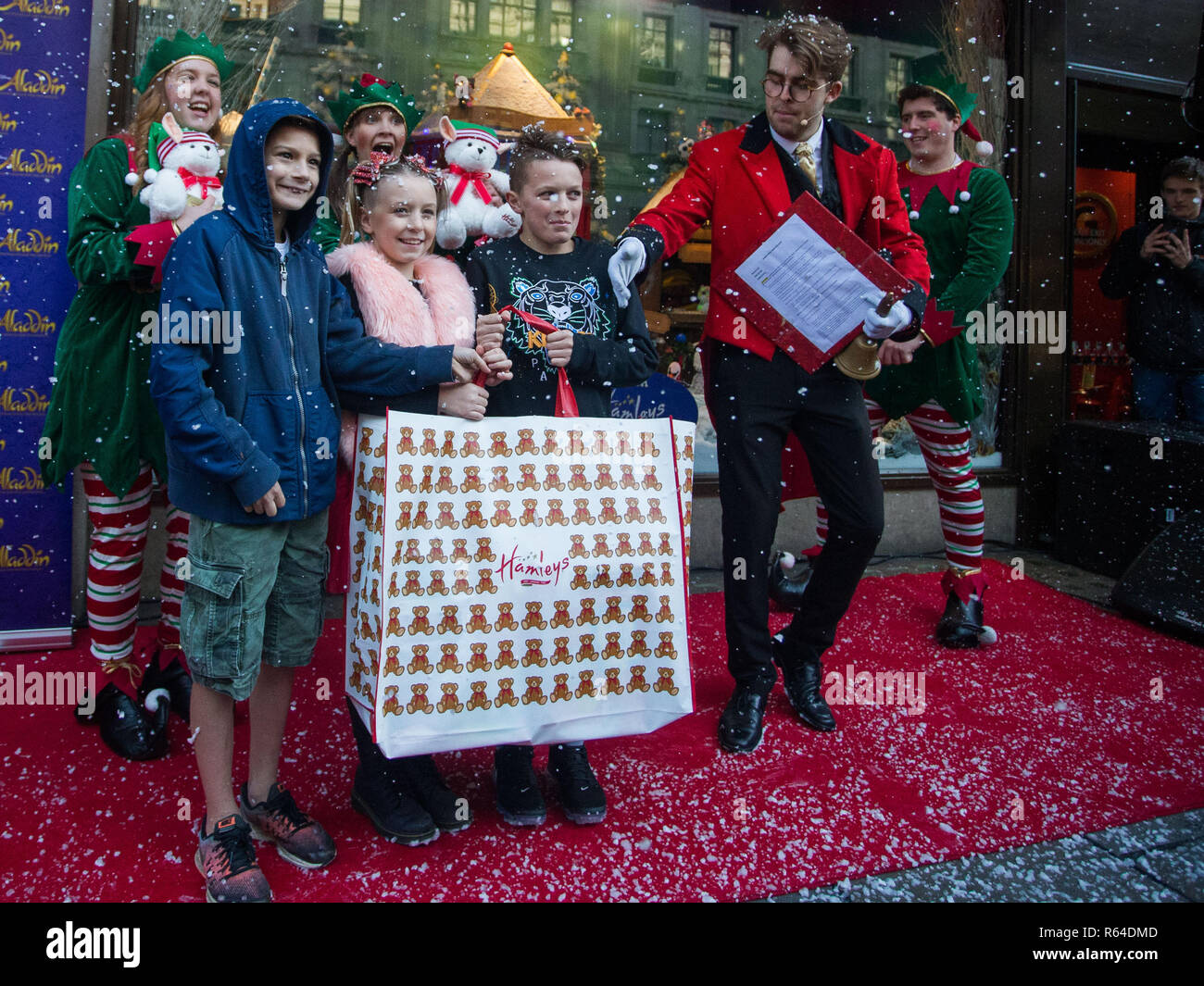 The cast of Aladdin perform as Hamleys unveil their 2018 Christmas ...