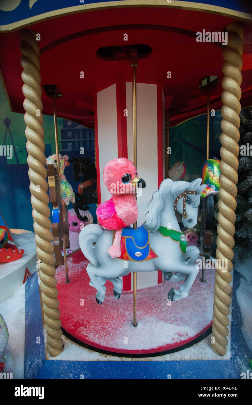 The cast of Aladdin perform as Hamleys unveil their 2018 Christmas ...