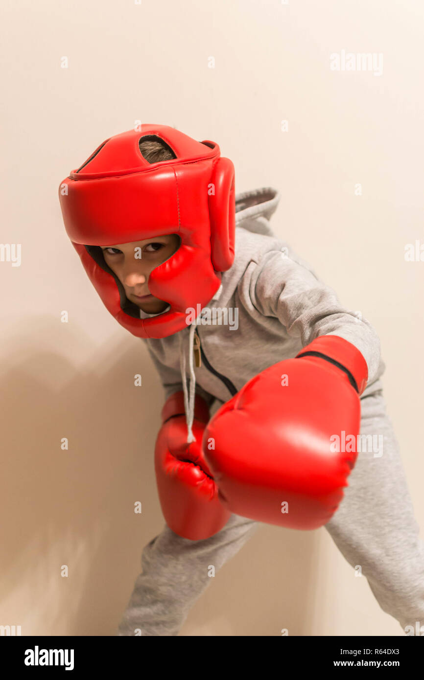 Teen boy boxing hi-res stock photography and images - Alamy