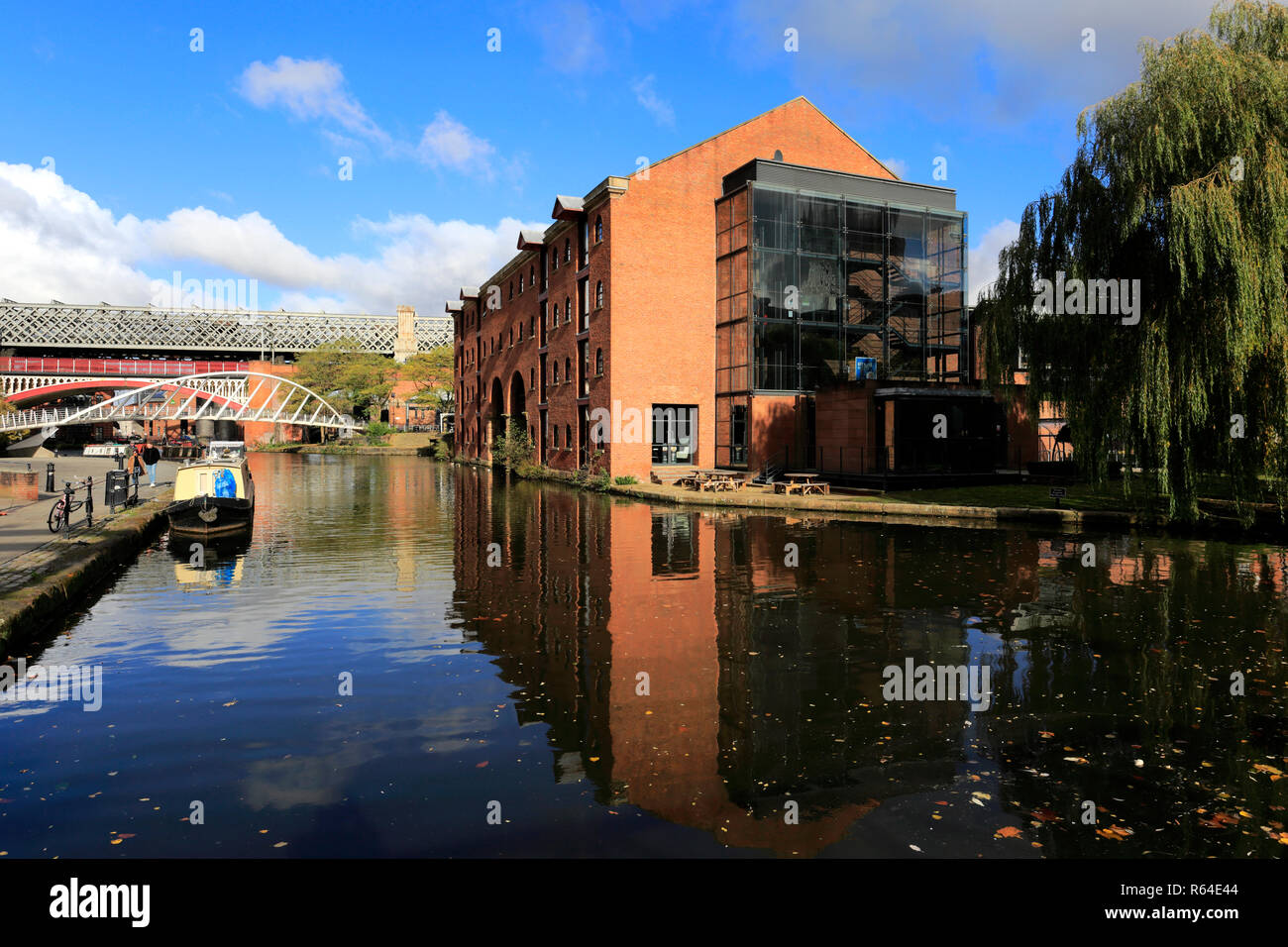 Merchants on boats hi-res stock photography and images - Alamy