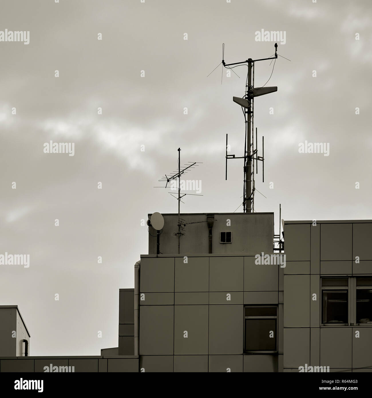 Building antenna hi-res stock photography and images - Alamy