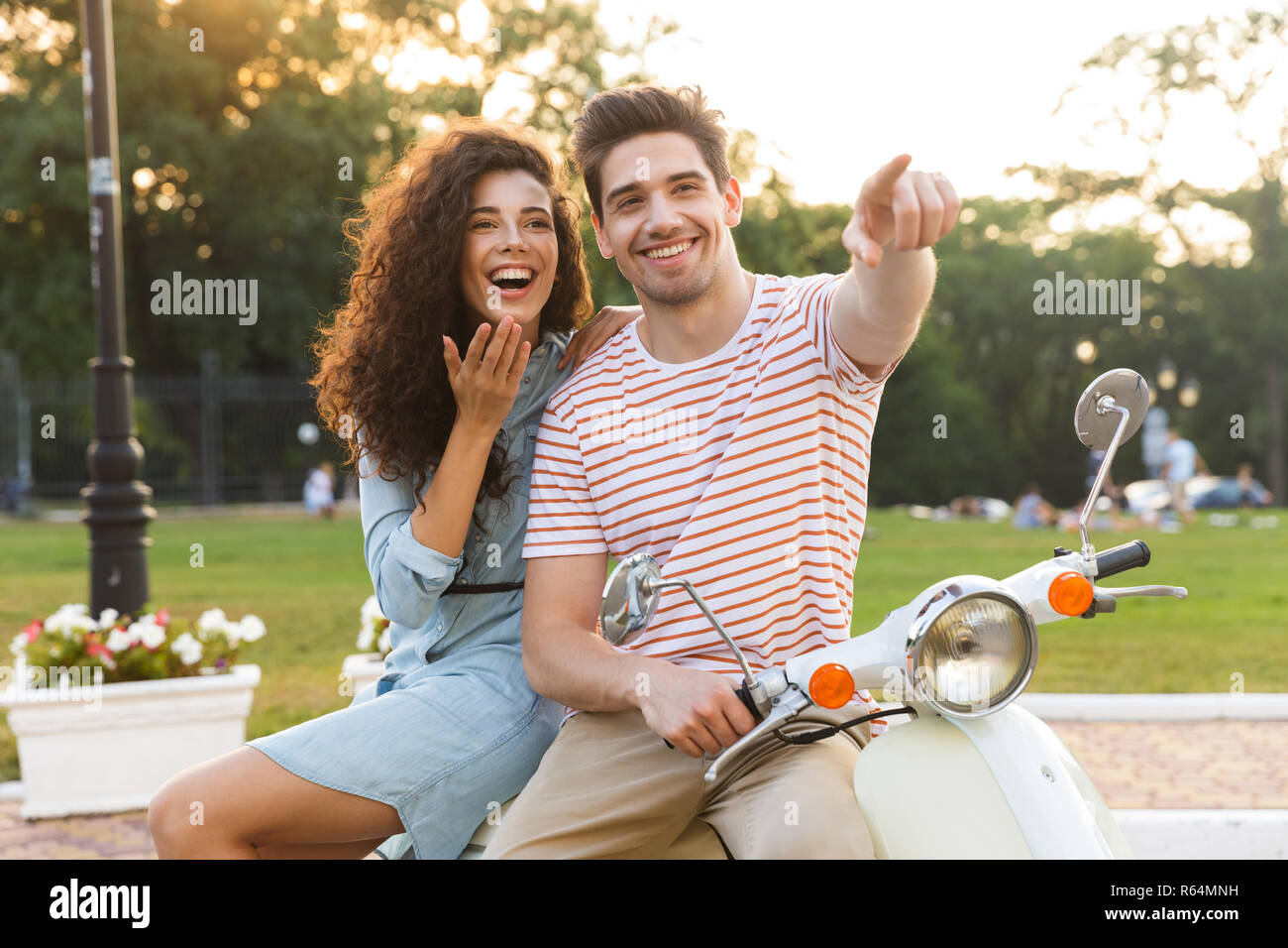 Couple sitting on motorcycle hi-res stock photography and images - Alamy