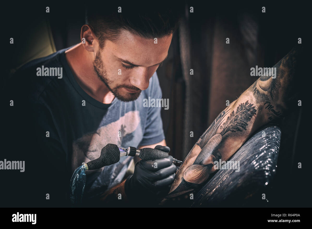 Professional tattoo artist Stock Photo - Alamy