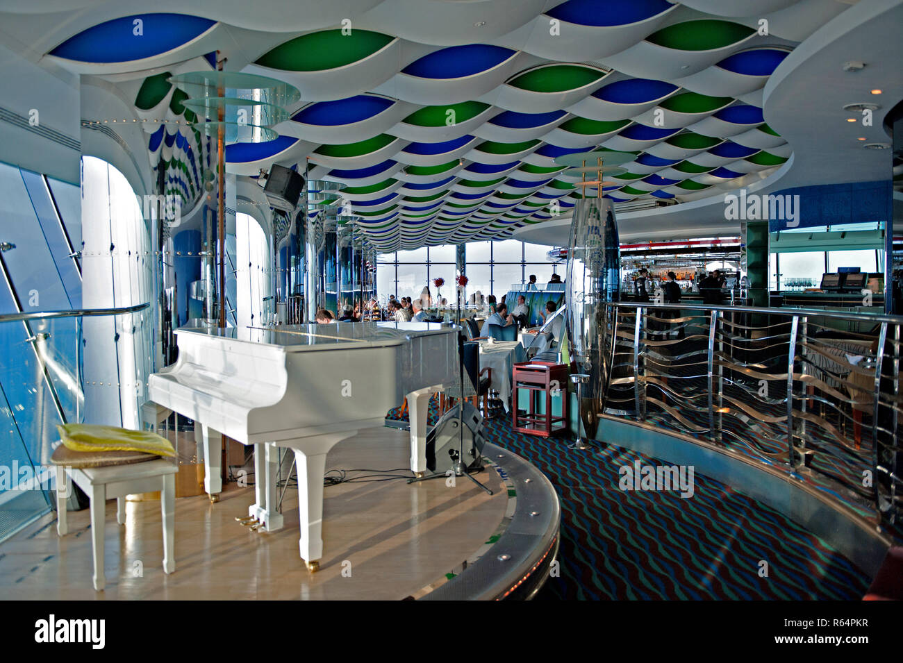 The luxurious restaurant and cocktail bar at the Burj Al Arab Hotel in ...