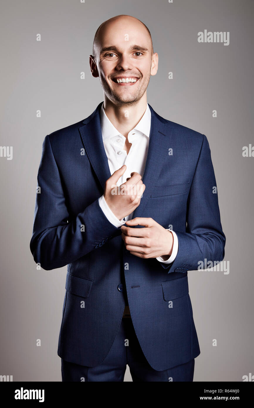 Man fixing cufflinks hi-res stock photography and images - Alamy