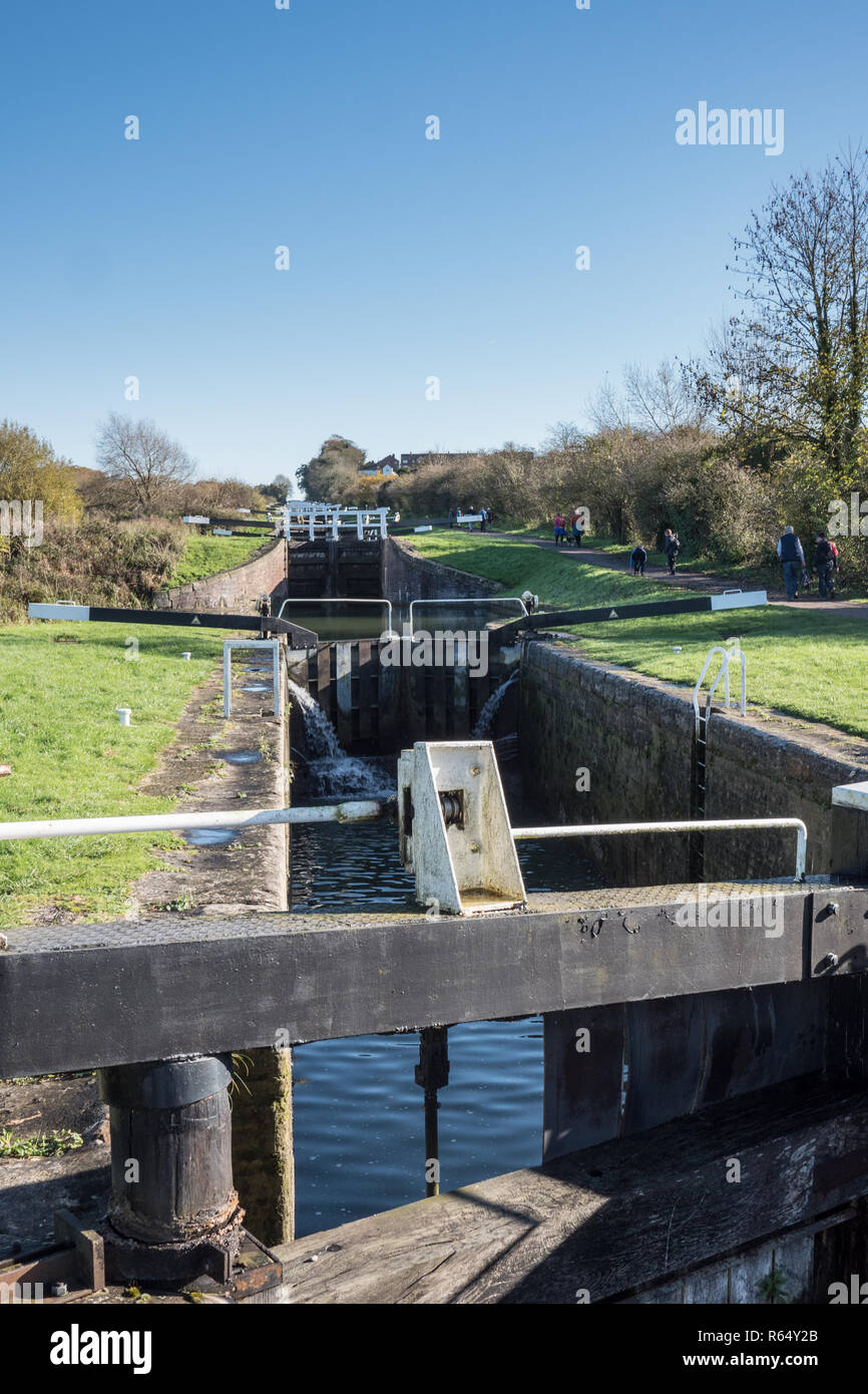 Caen Hill lock flight and the Kennet and Avon Canal, Wiltshire, England ...