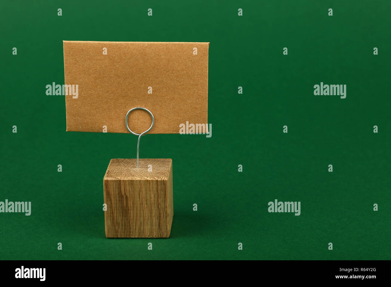 Blank brown kraft paper sign on green background Stock Photo - Alamy