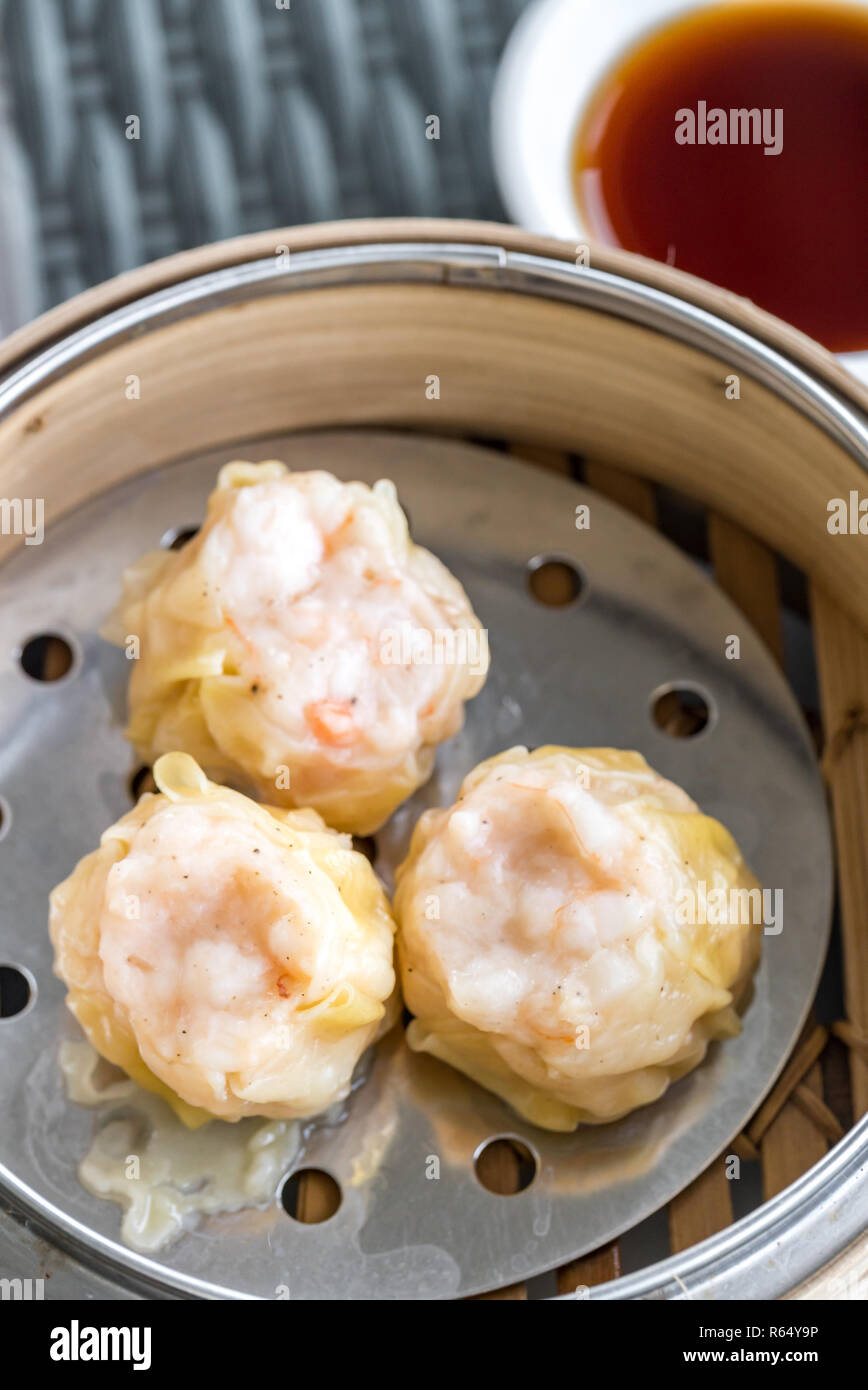 Chinese dim sum Shumai Stock Photo - Alamy