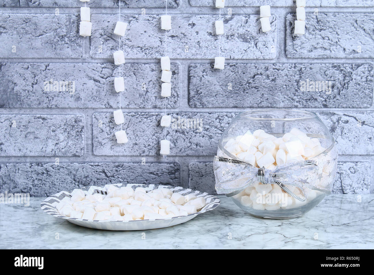 Diy marshmallow garland. Guide on photo how to make a decorative ...