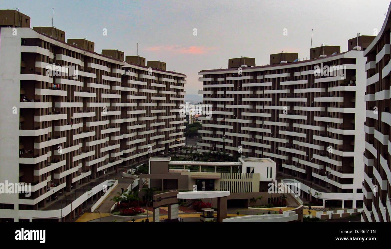 Modern luxury residential building complex in Delhi, Mumbai, Pune ...