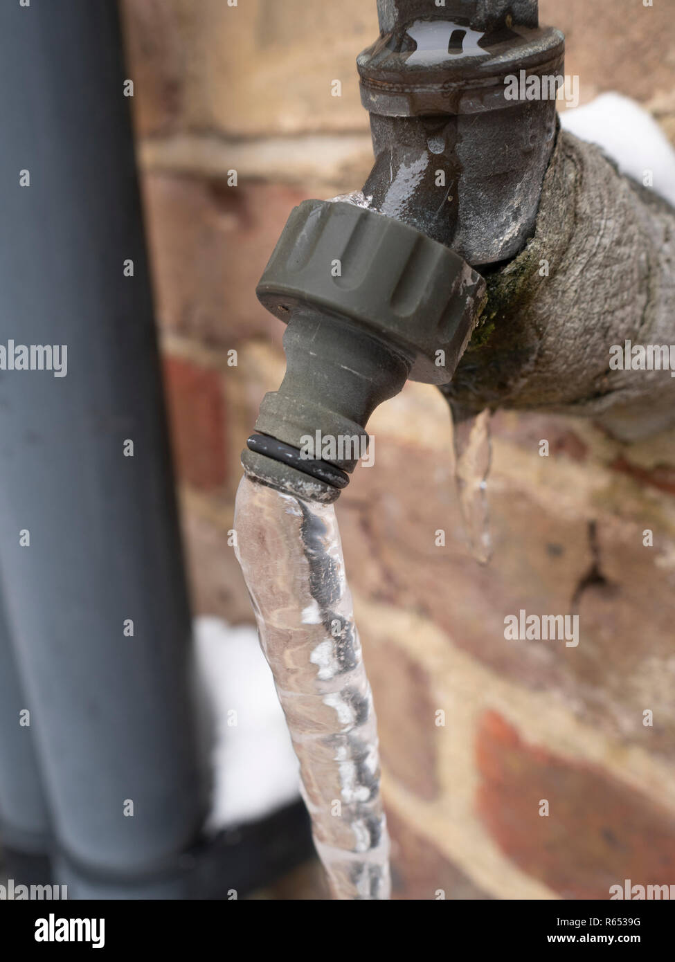Frozen outdoor faucet hi-res stock photography and images - Alamy