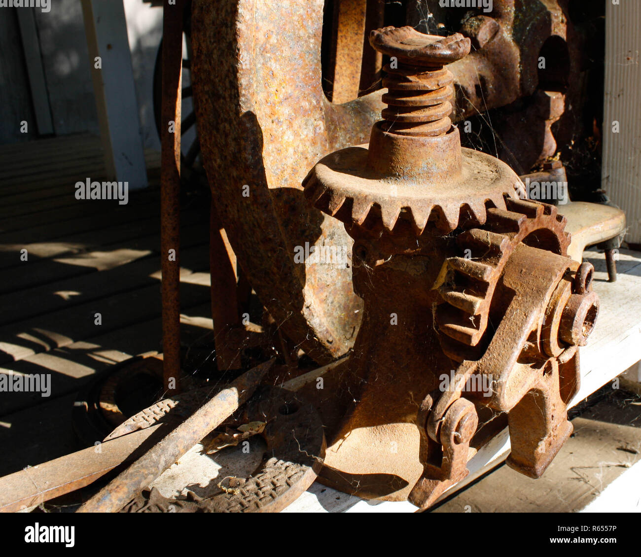 Bevel gears hi-res stock photography and images - Alamy