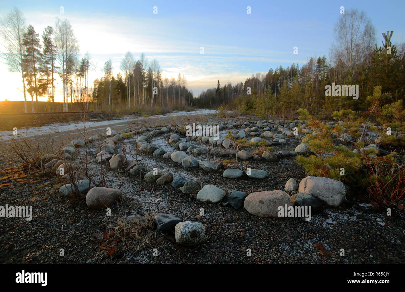 Stone circle maze hi-res stock photography and images - Alamy