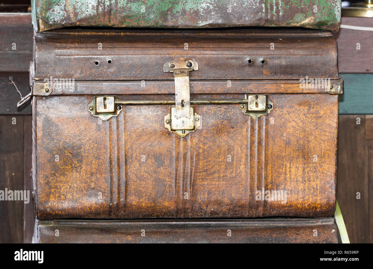 Old metal treasure chest Stock Photo - Alamy