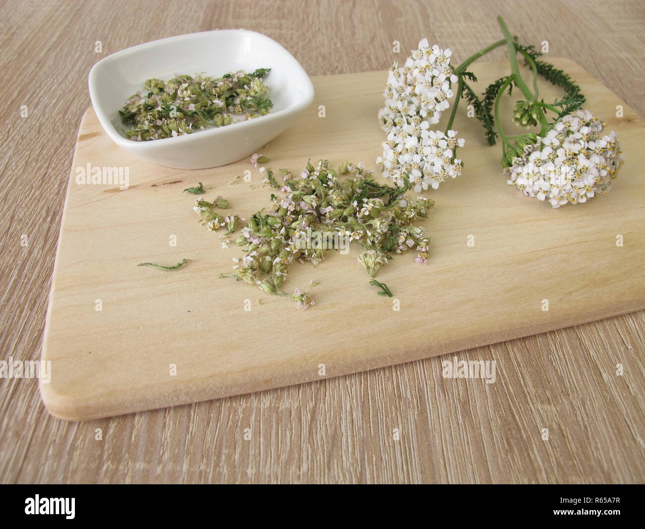 fresh and dried yarrow Stock Photo - Alamy