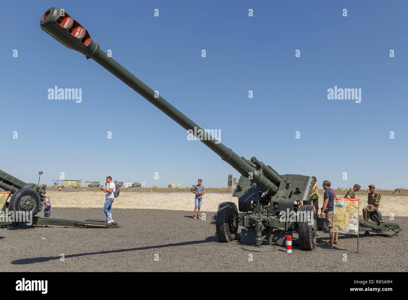 International military technical forum "ARMY-2018». Soviet towed 152.4 ...