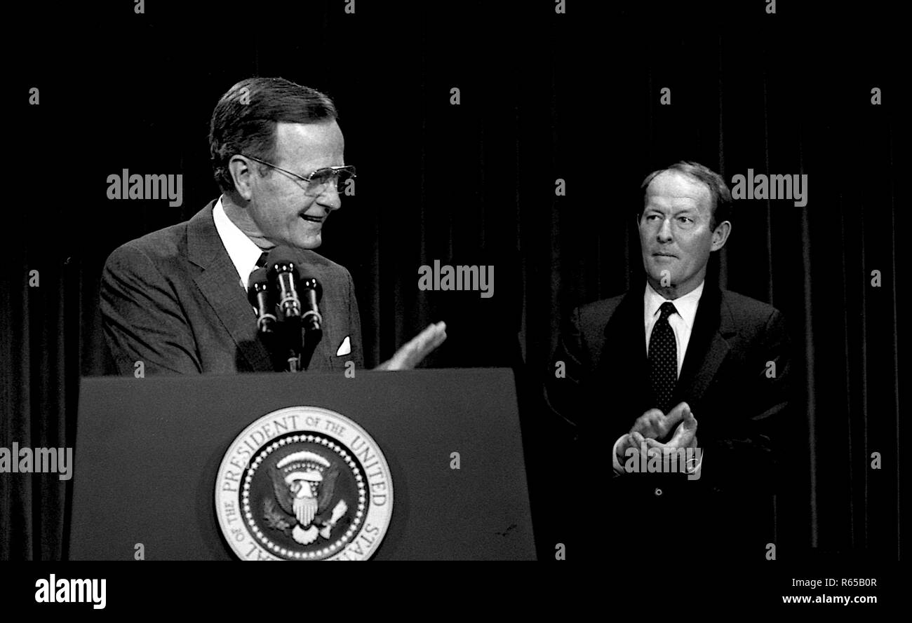 Bush briefing Black and White Stock Photos & Images - Alamy