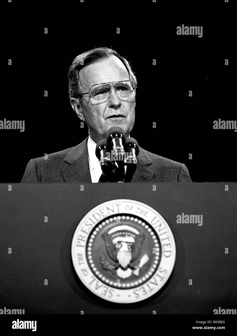 1991 bush Black and White Stock Photos & Images - Alamy