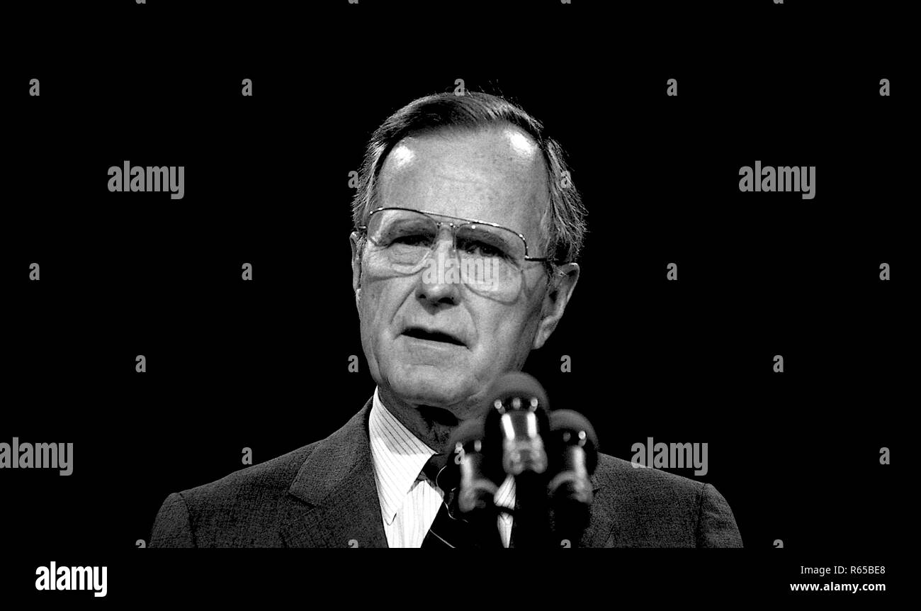 Bush briefing Black and White Stock Photos & Images - Alamy