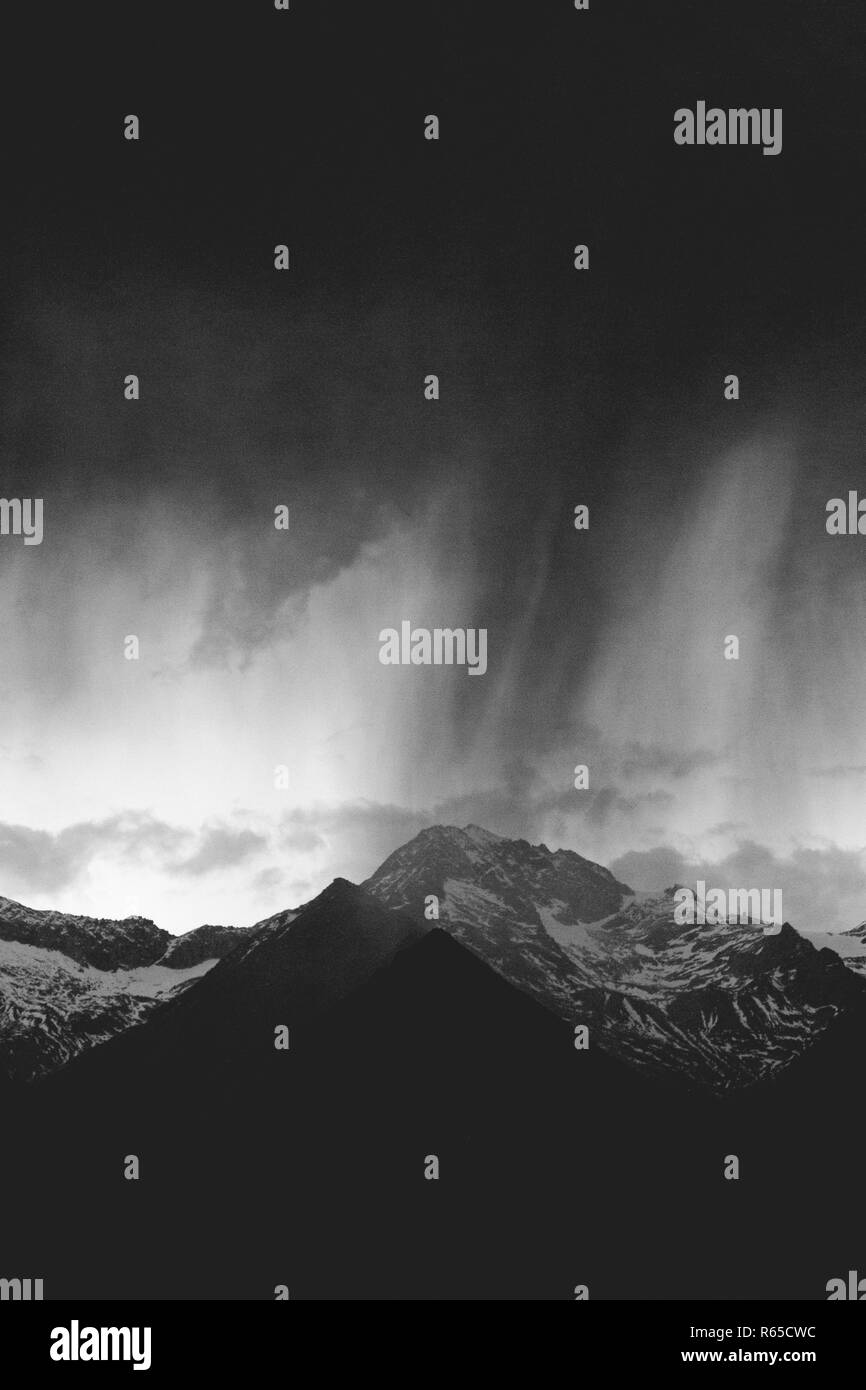 Pouring_rain hi-res stock photography and images - Alamy