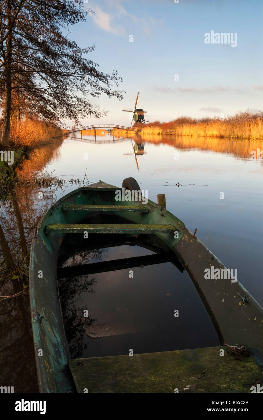 Sinking boat netherlands hi-res stock photography and images - Alamy