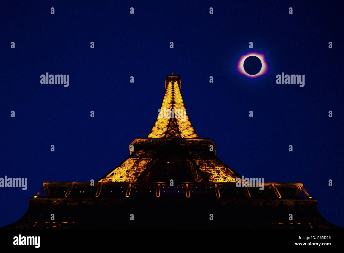 Eiffel tower full moon paris hi-res stock photography and images - Alamy