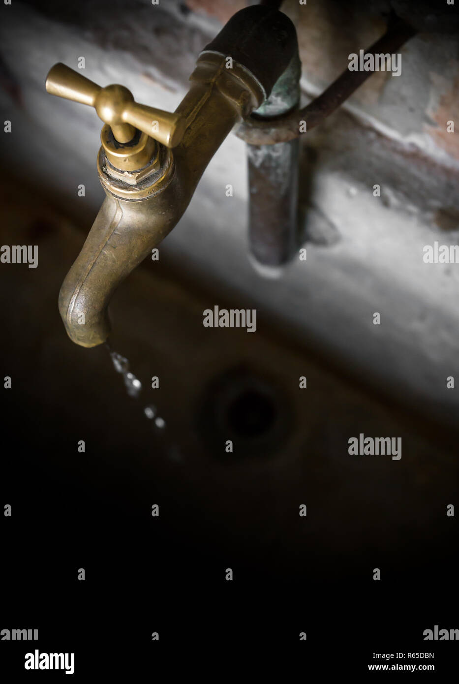 Old vintage brass water faucet Stock Photo - Alamy