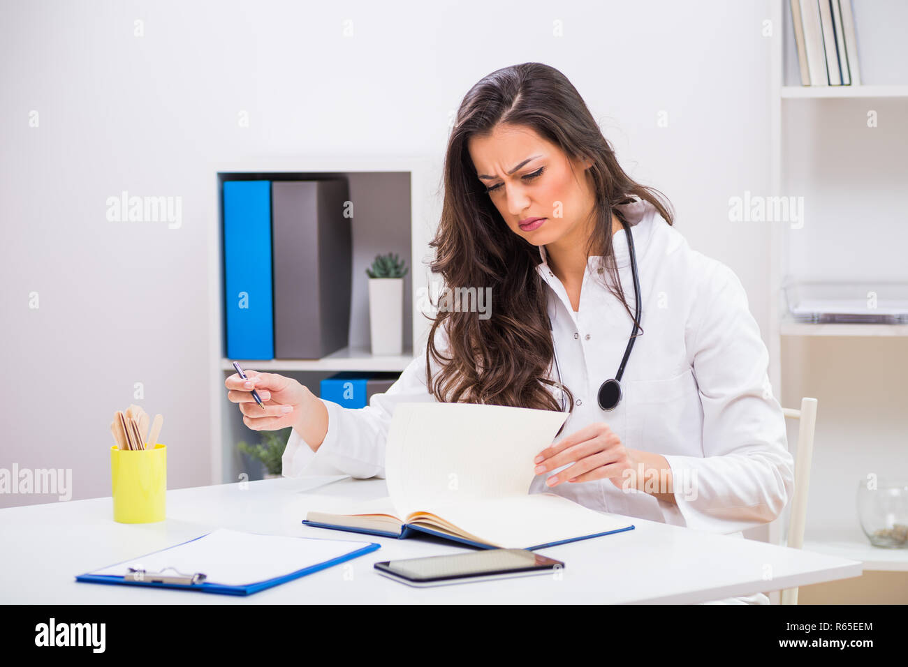 Angry female doctor hi-res stock photography and images - Alamy