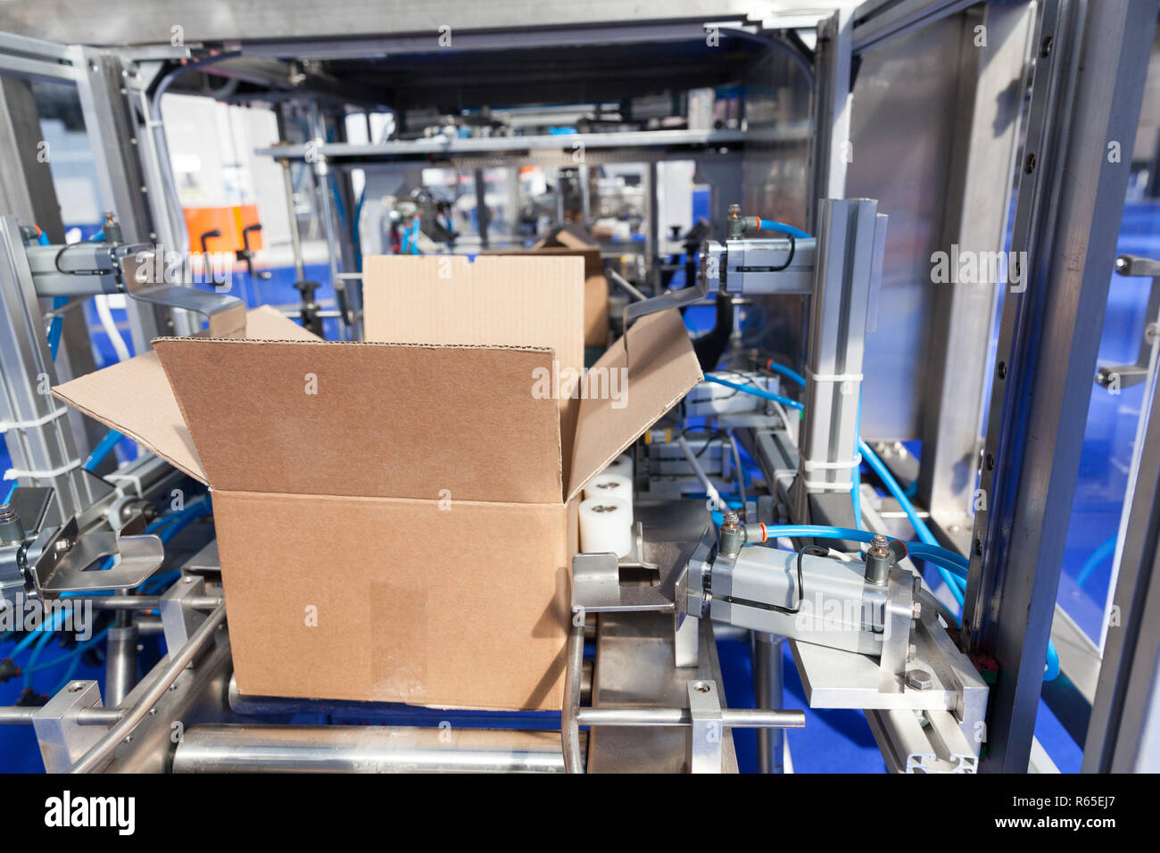 Cardboard package box packing machine Stock Photo - Alamy