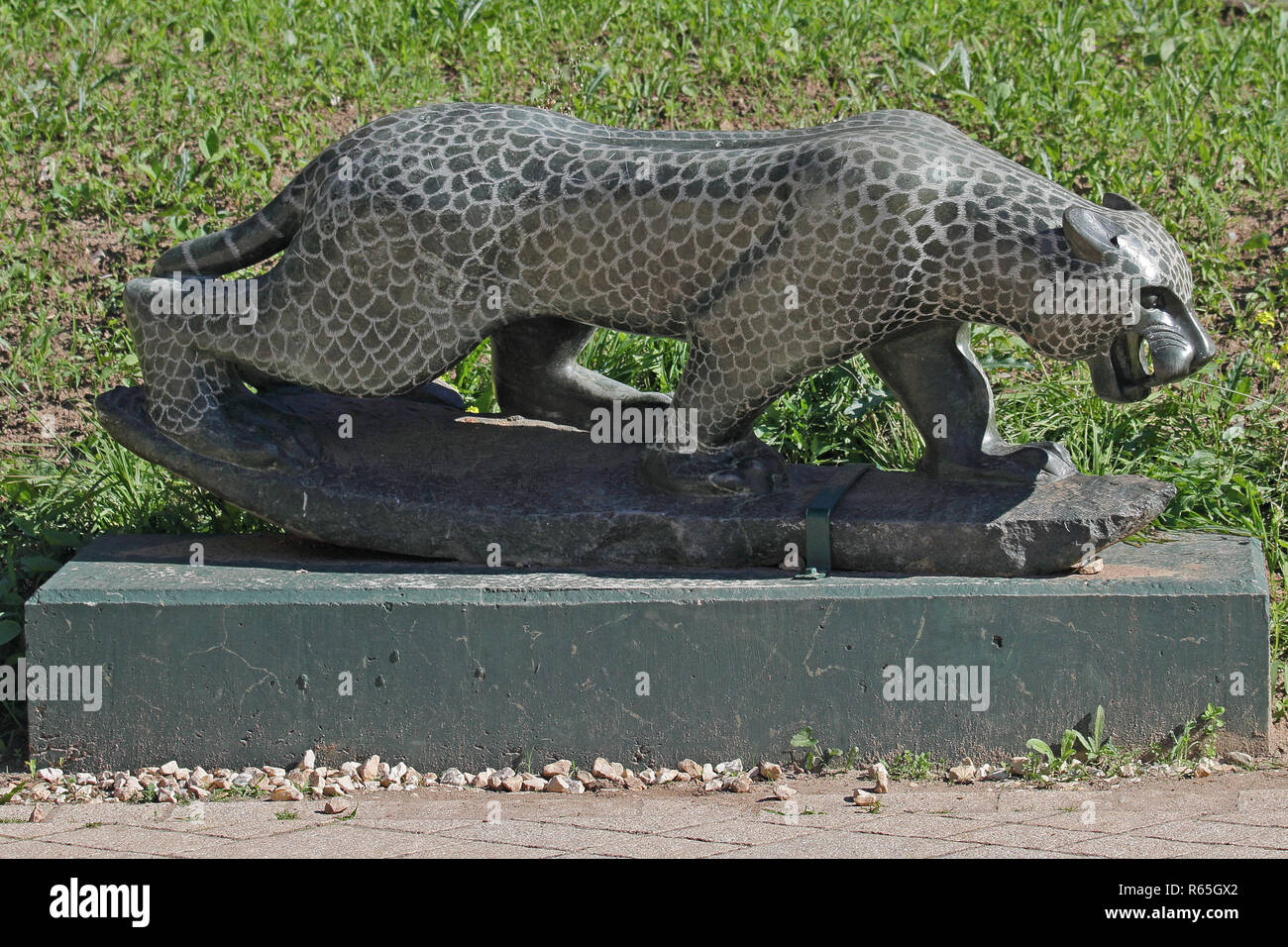 Leopardskulptur hi-res stock photography and images - Alamy