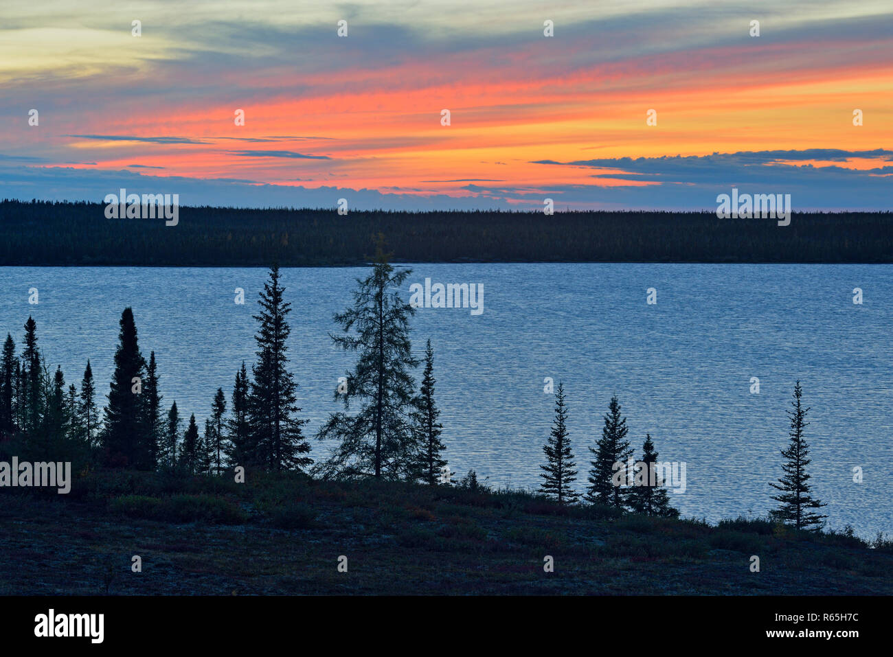 Ennadai lake hi-res stock photography and images - Alamy