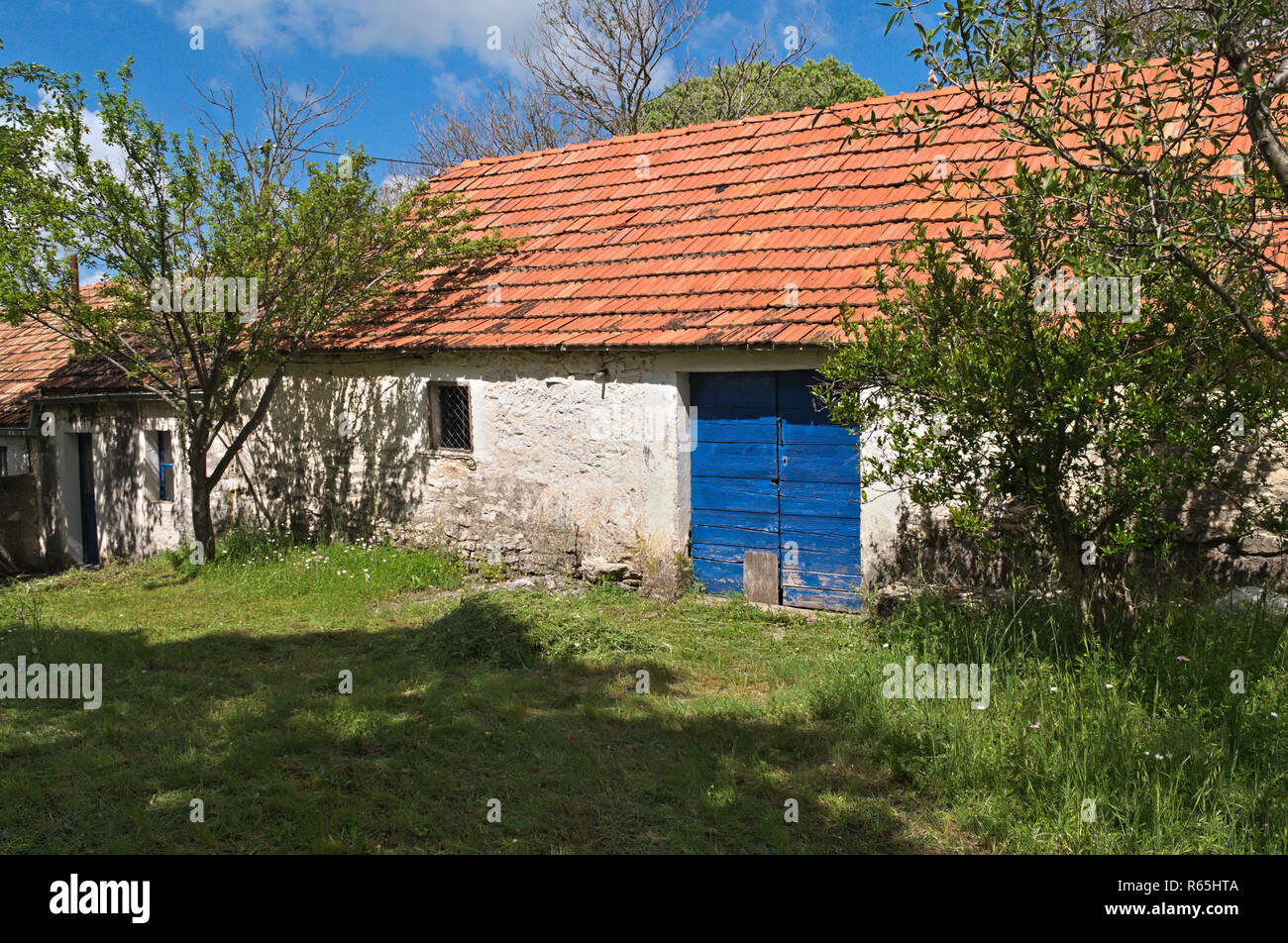 Mediterranean style stone barn Stock Photo - Alamy
