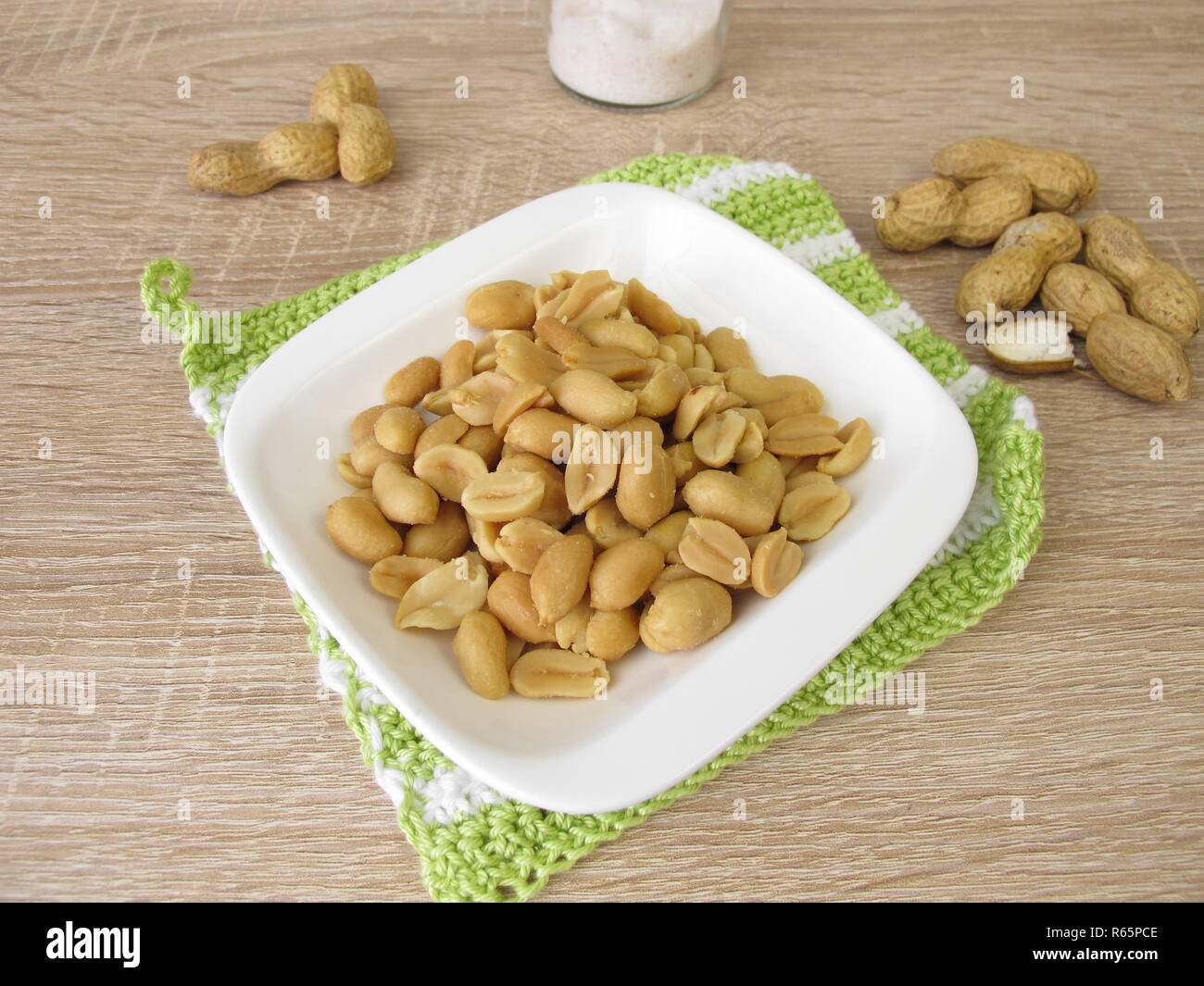 roasted peanuts with salt Stock Photo - Alamy