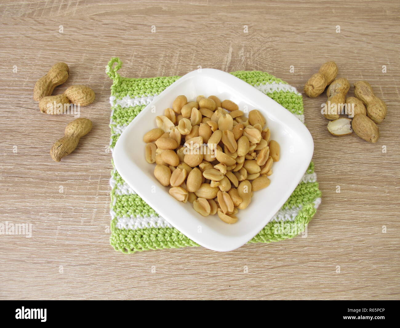 roasted peanuts with salt Stock Photo - Alamy