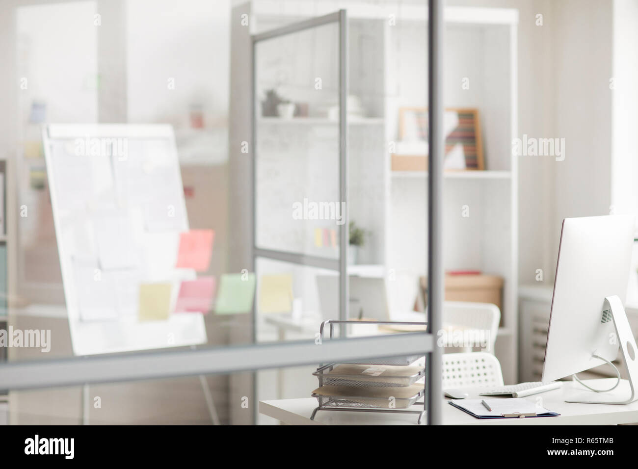 Empty office cubicles desk work hi-res stock photography and images - Alamy